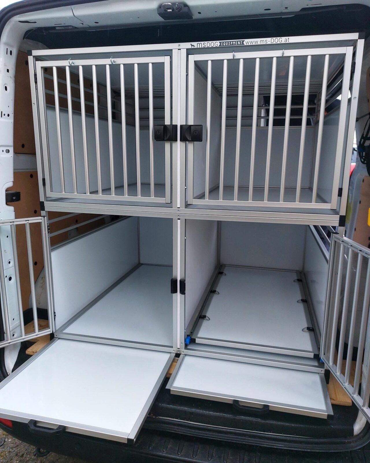 Maßgefertigte Hundebox fürs Auto | ms DOG EQUIPMENT